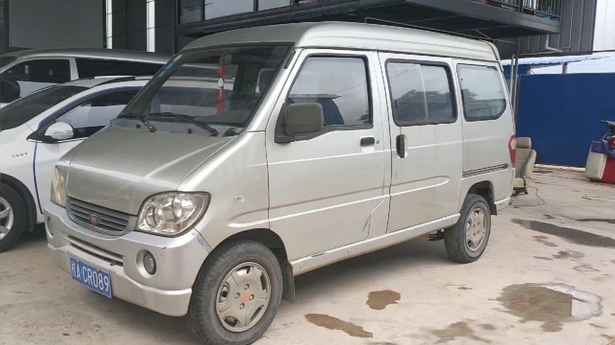 10年上牌的五菱之光,一台电动车的价钱可以为你遮风挡雨