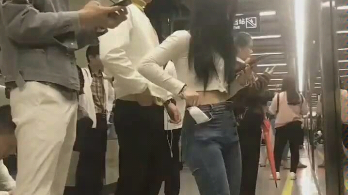 哎呀,姨妈巾掉了好尴尬