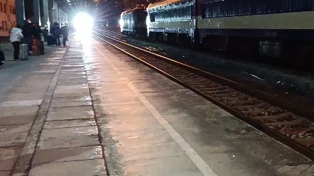 有成都东开往湛江的K873次列车进金城江