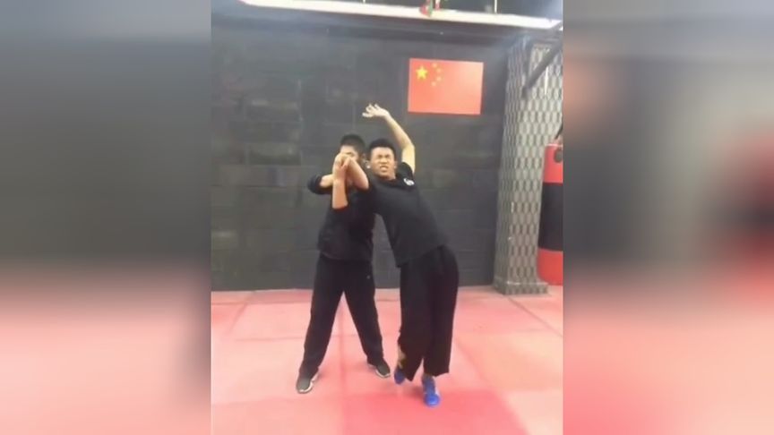 民警专用防身术,最简单制服方法,不怕你学不会,就怕你不学