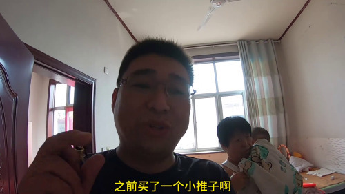 儿子的头发长得太快了,又买了个电推子,小孩推个头总是闹