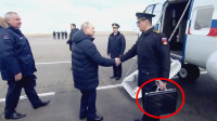 实拍:普京与白俄罗斯总统会面 军官疑似提“核弹发射箱”跟随!