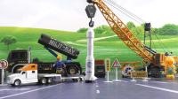 工程大吊车与平板拖车一起配合运载航天火箭模型 育儿早教视频