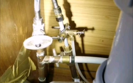 水管上的鞍阀时间久了容易漏水#温哥华验屋师本那比独立屋验房