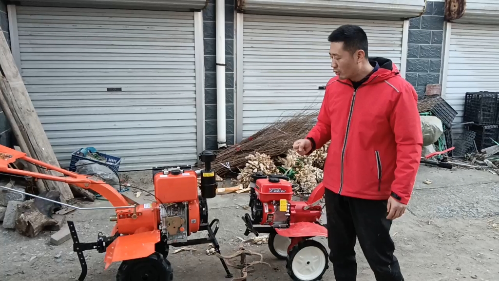 为广大朋友讲解科普中国不同型号两驱微耕机之间的区别,有轻便型号...
