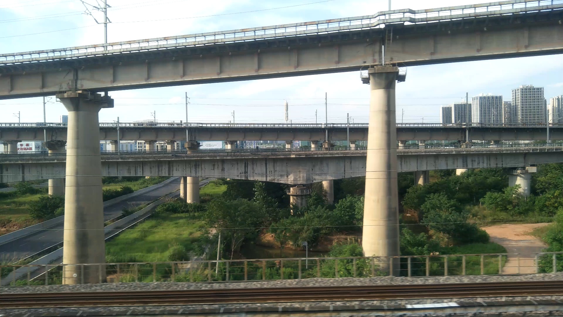 【中国铁路】【杭长高铁】G1418次(长沙南→宁波)进南昌西站(4K/30...