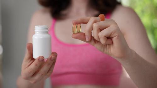 痛经别再硬扛!一片维生素B6轻松缓解,让你告别姨妈期折磨