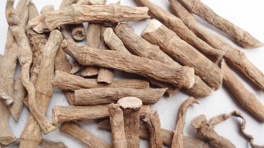 大夫都说好使的偏方:只有3味中药,煎水喝,一觉睡到大清早!