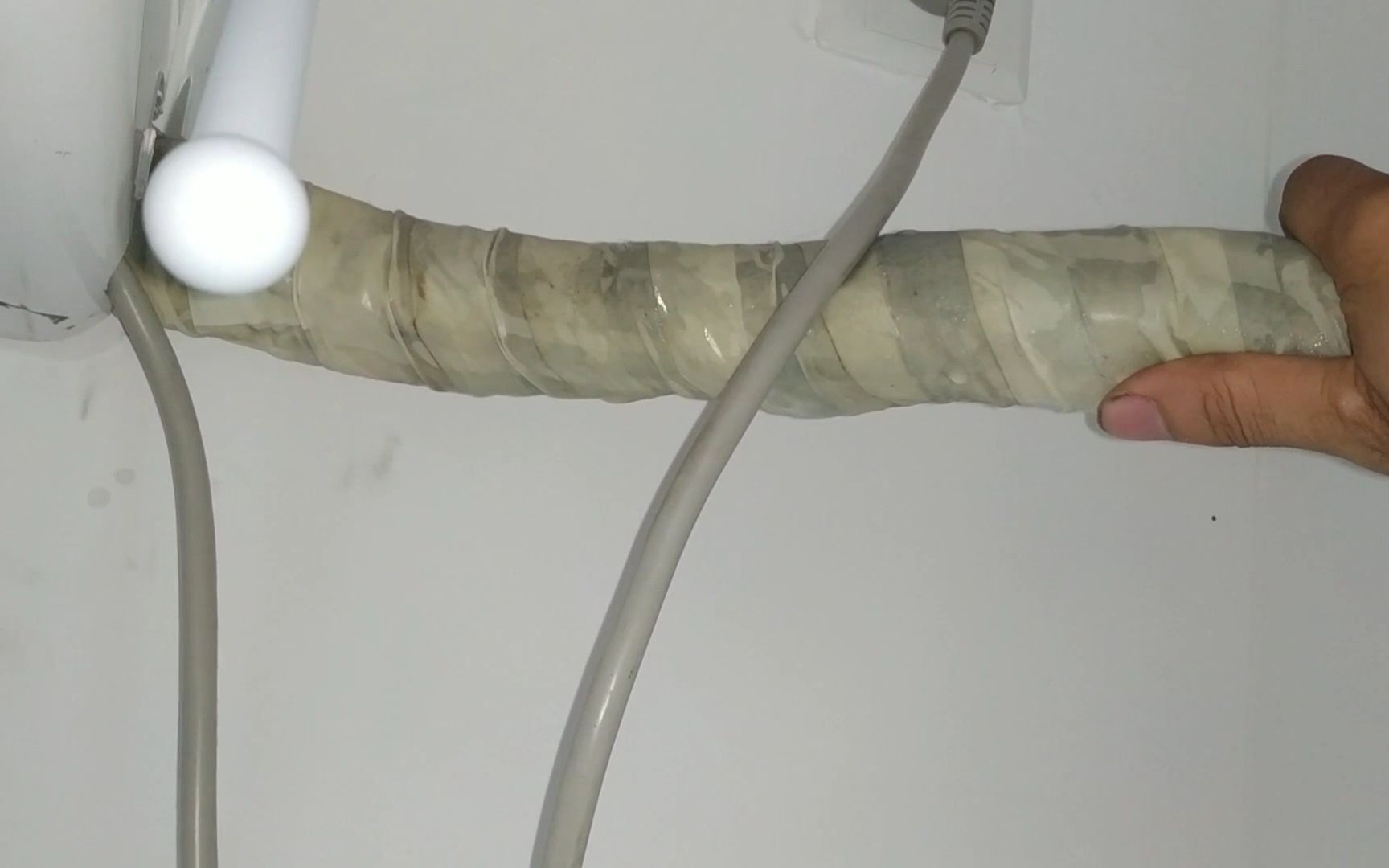 空调内机连接管滴水怎么回事,师傅告诉你原因,尽量少给空调移机