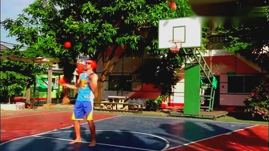 看完创意篮球表演之后 这些年的篮球白打了 原来篮球可以这么打