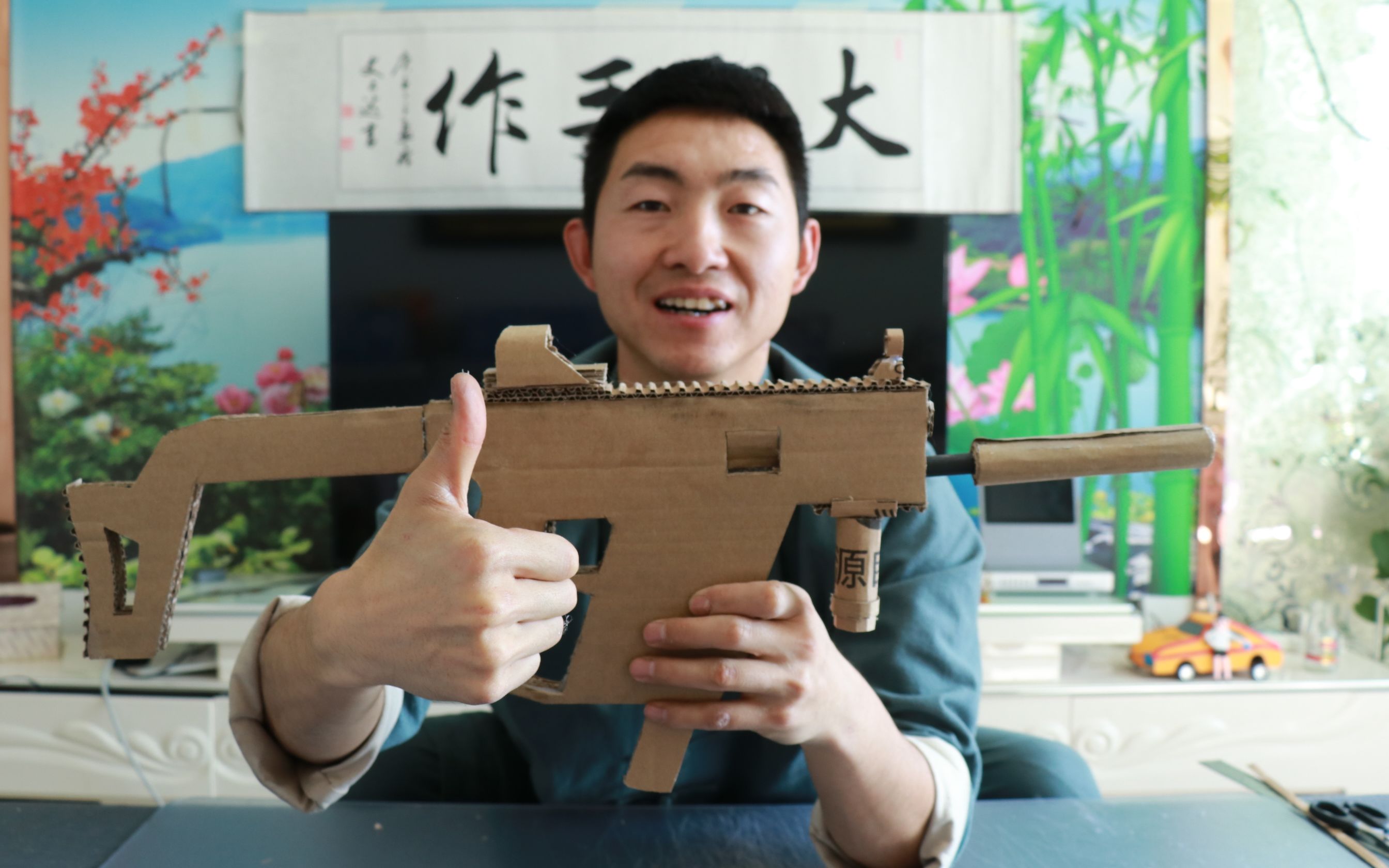 大圣用废纸板做维克托玩具冲锋枪,变废为宝计划再次升级,真服气