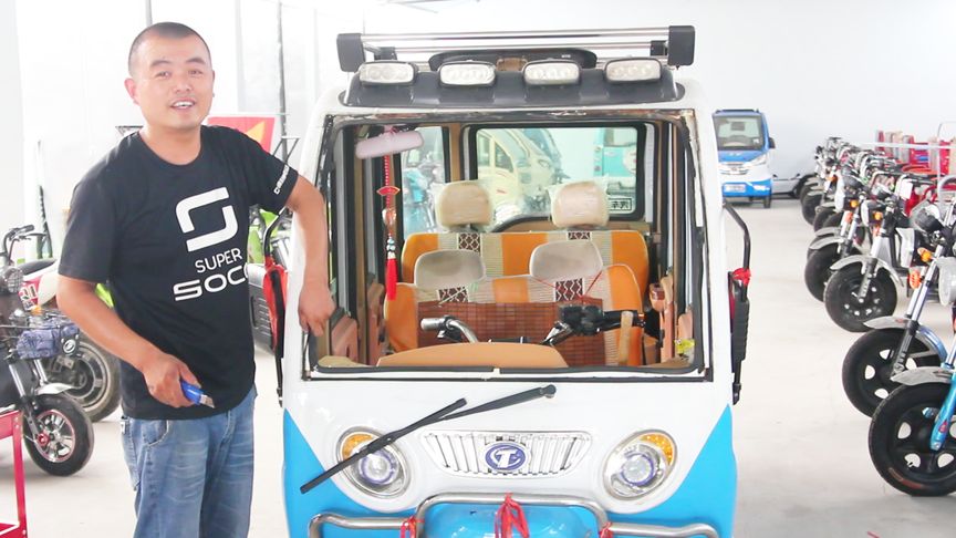 电动三轮车安装挡风玻璃,师傅告诉你技巧,很容易安装好