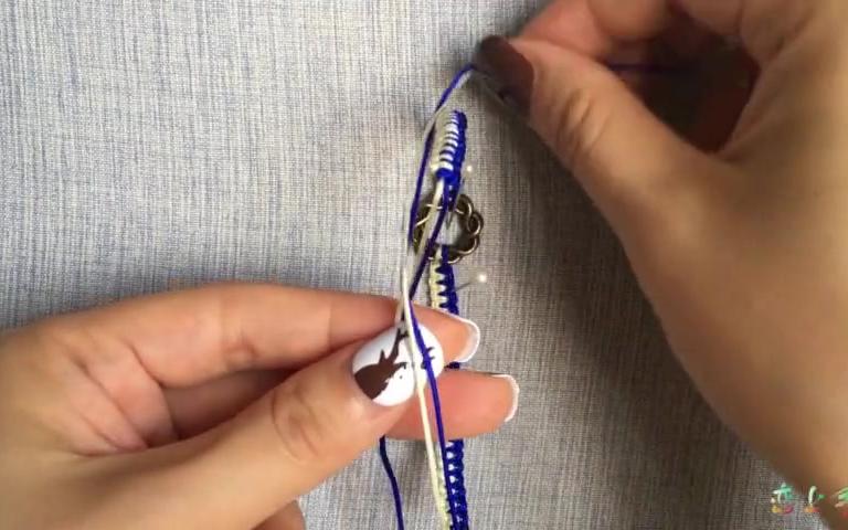 只需要几根线,快速编织出简单又时尚的手链,编绳视频大全