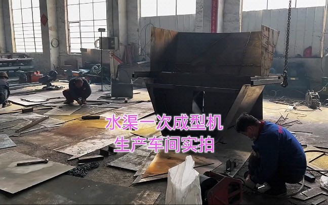 水渠成型机滑模机现浇一次成型修农田灌溉排水沟渠道混凝土滑膜机