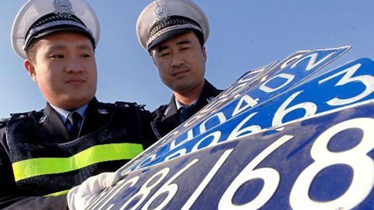 如何把旧车牌换到新车上?老司机教你卖掉旧车三步更换原车牌!