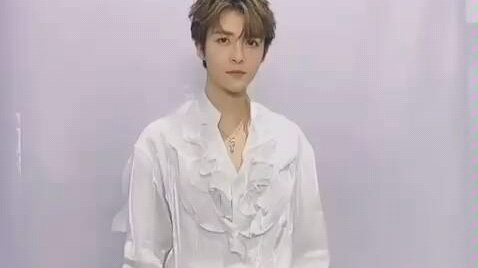 重庆爱豆管栎竟在跨年后台