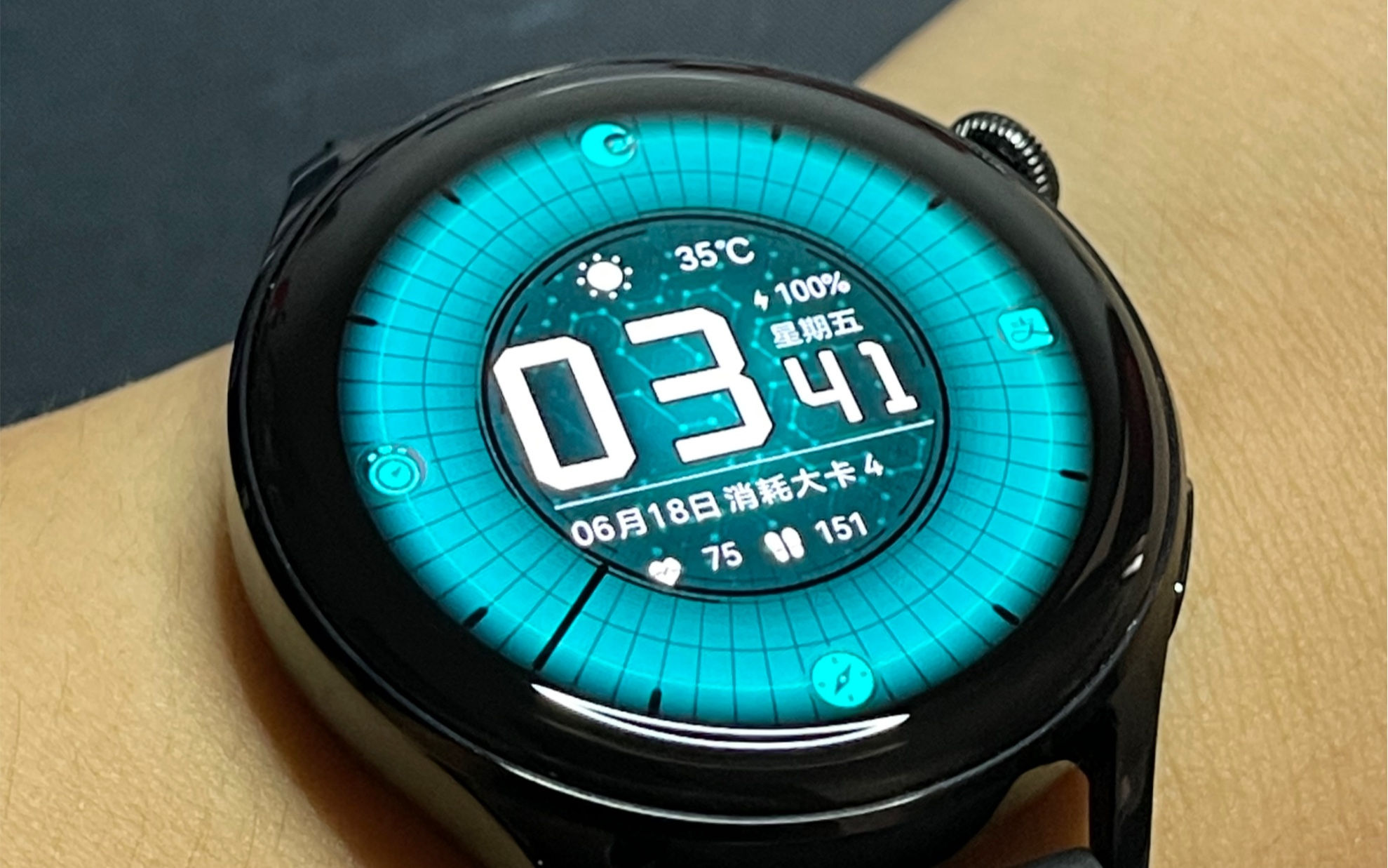 ...《百变幻色》表盘抬腕换颜色,好玩到有点停不下来哈夜晚街上最亮的崽