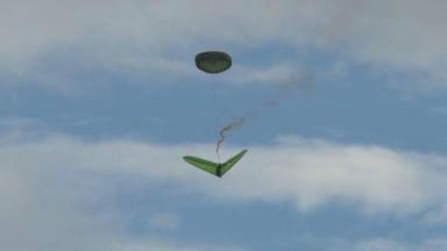 空中飞行表演,突发事故,飞行员死里逃生