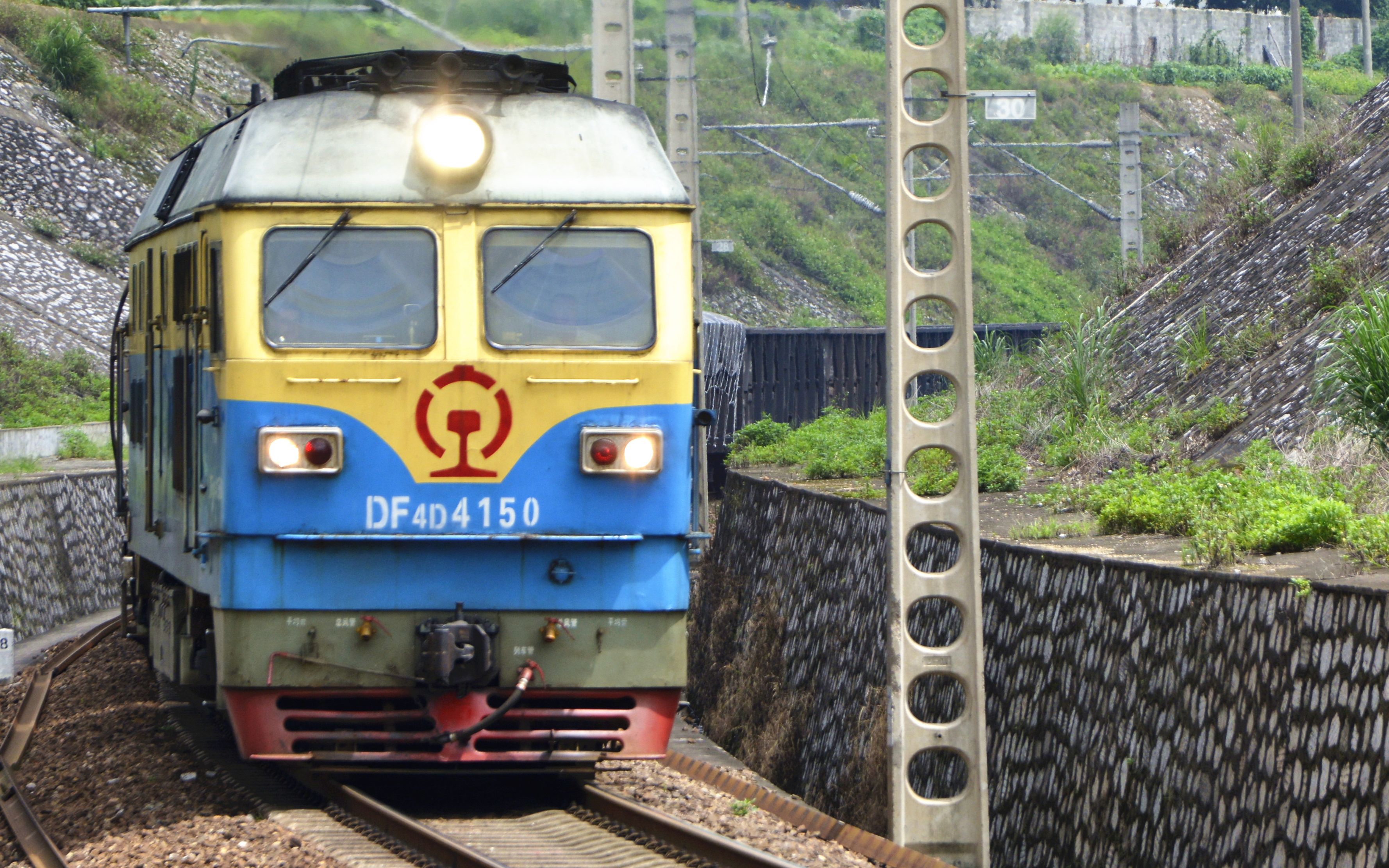 【火车迷】南宁片区的那一抹蓝与奶黄