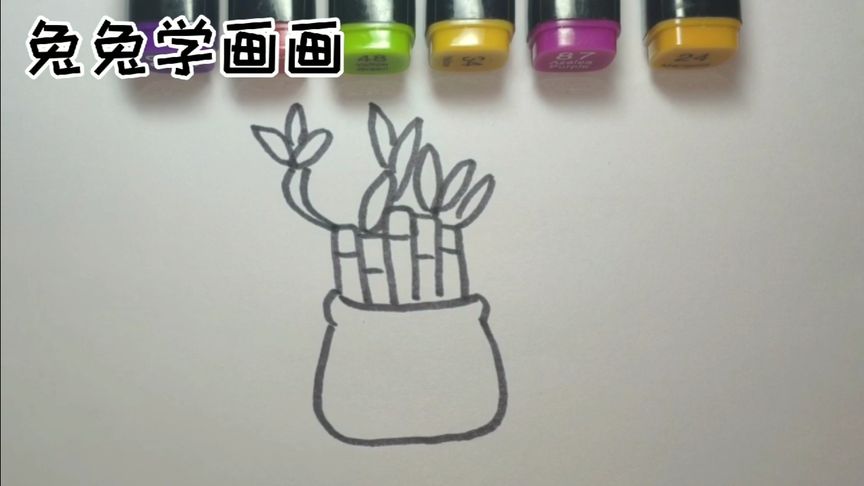 简笔画教程:电脑旁放一盆好看的富贵竹