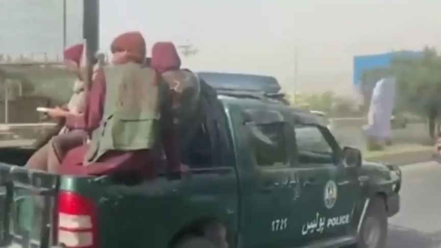 美国冻结阿富汗政府数十亿美元储备 阻止塔利班获得资金