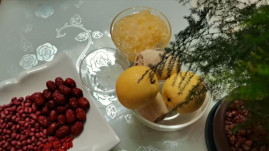 雪梨莲藕汤,润肺止咳,促进睡眠,补气补血,多吃气色红润面色好