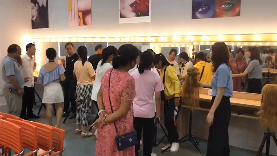 初中考不上高中上技校首选湖南华中人物形象设计高薪就业!