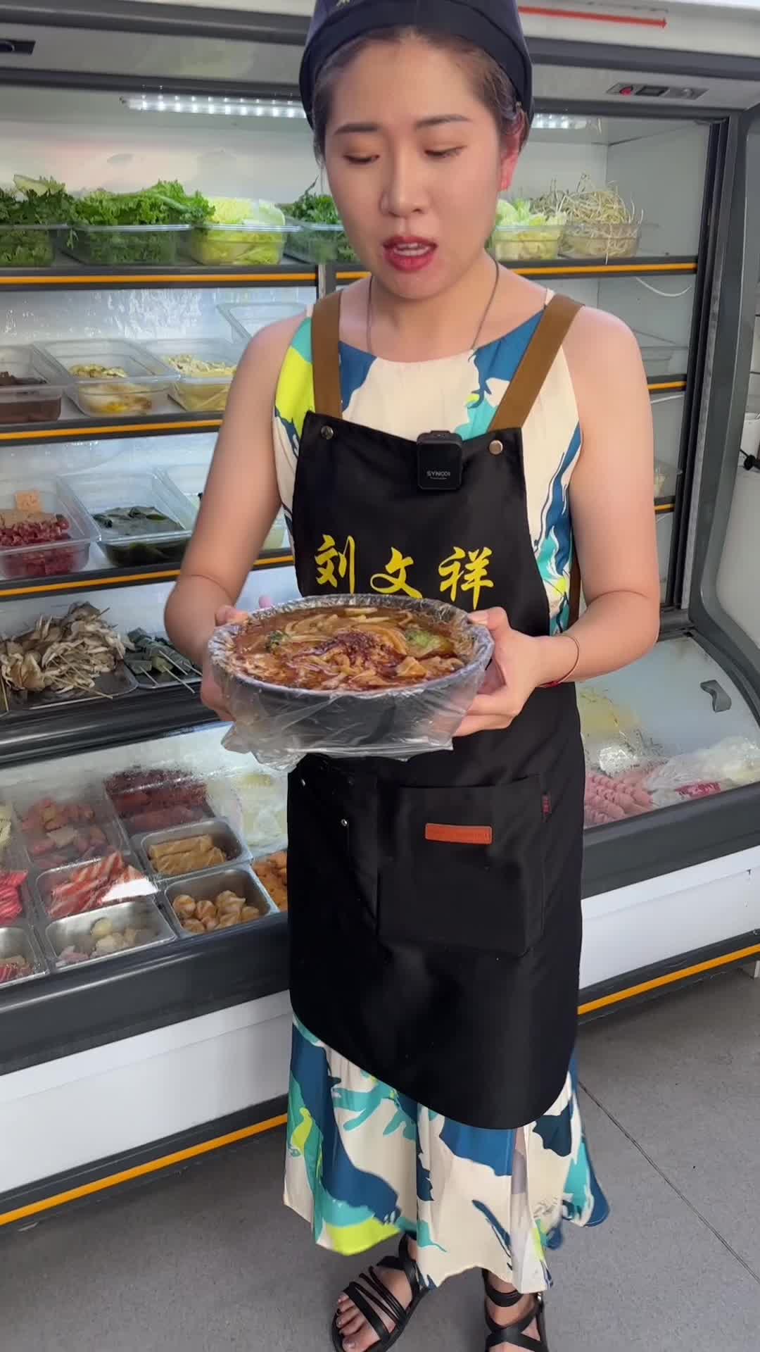 刘文祥麻辣烫9.9就能吃一碗!#好吃的麻辣烫 #刘文祥 #果子逛吃青岛