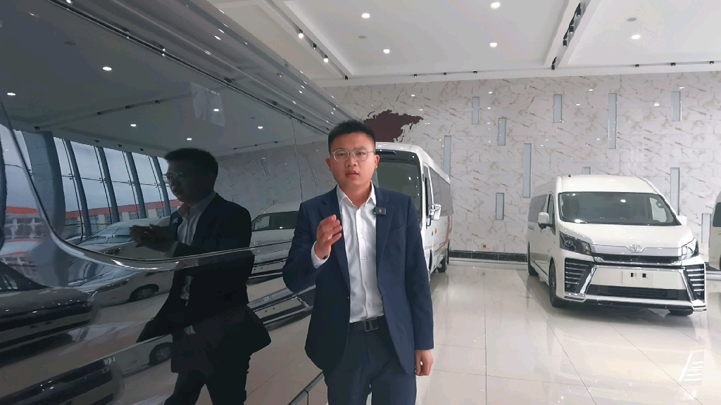 九座大型商务车丰田海狮!团队出行家庭旅居用车!