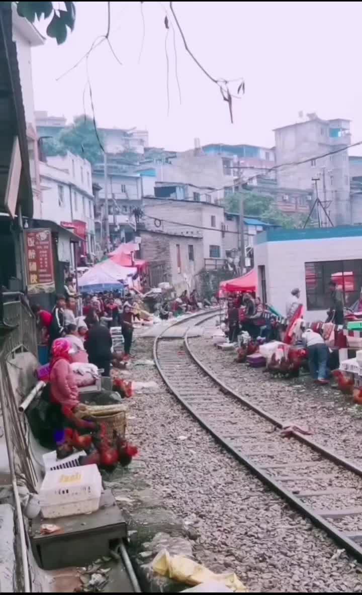 回到贵州了,ߘ�ߘ�你好久没坐火车了#火车 #绿皮火车 #回老家的路上