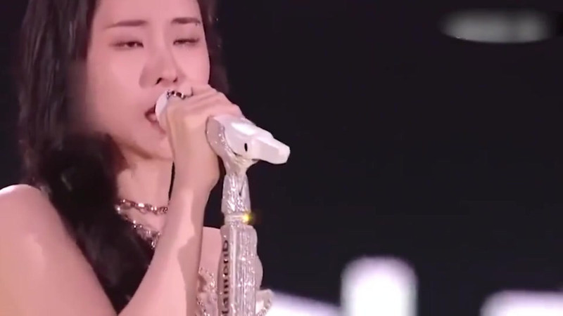 华晨宇和张碧晨消音后的唱功对比,张碧晨开口的气场很强大