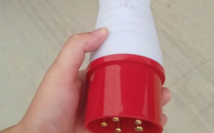 三相工业插头介绍火线符号