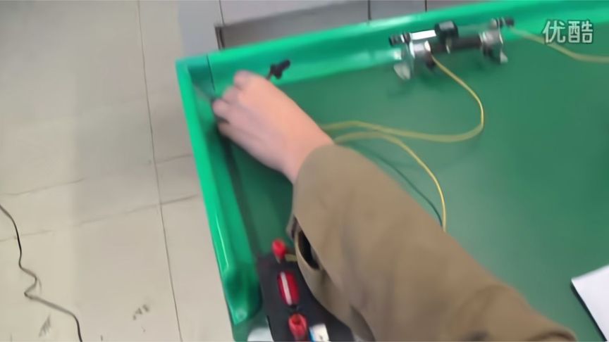 实验15、用滑动变阻器改变电路中的电流