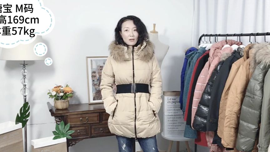 大牌皮草领羽绒服糖宝厂家拿货,大牌衣服冰点价,价格很“美丽”