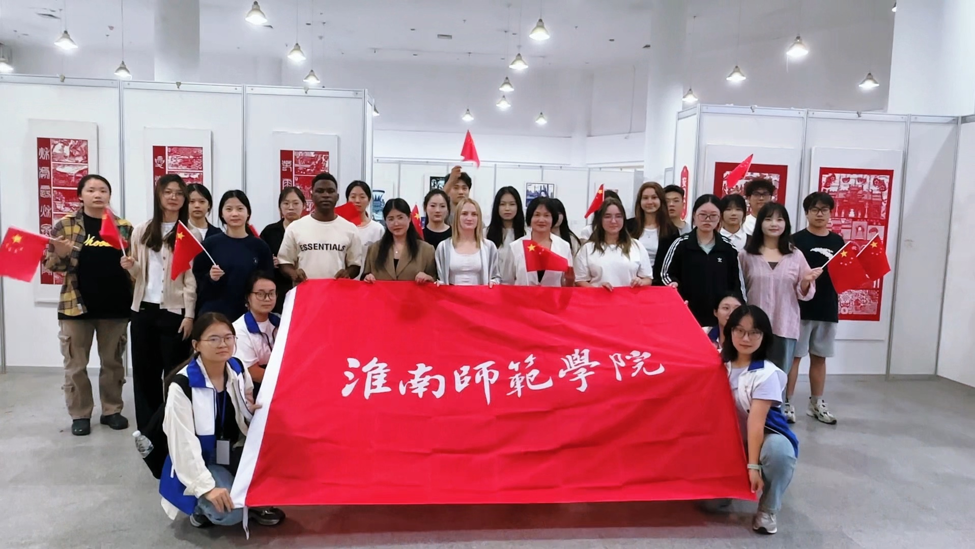 【庆祝新中国成立75周年】体验剪纸艺术 感受爱国情怀 淮南师范学院...