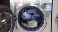 “羽绒服”到底能不能放洗衣机洗? 多亏干洗店老板提醒, 恍然大悟