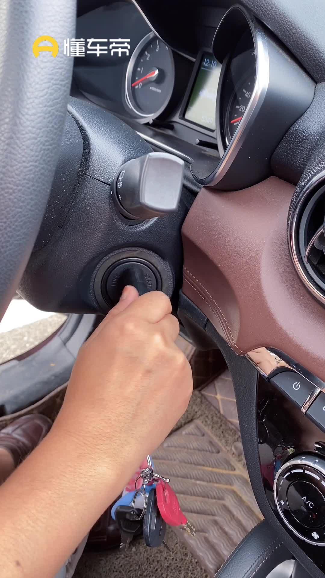 搭电宝知多少? 每天一个汽车应急搭电小知识,快来学习一下吧 #懂车帝...