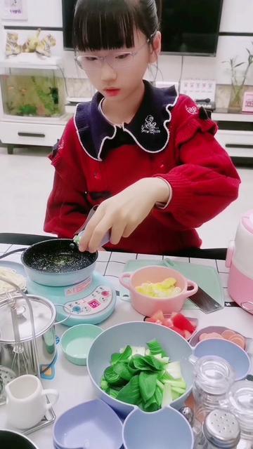 入手了这个迷你厨房,每天做饭比我都勤快