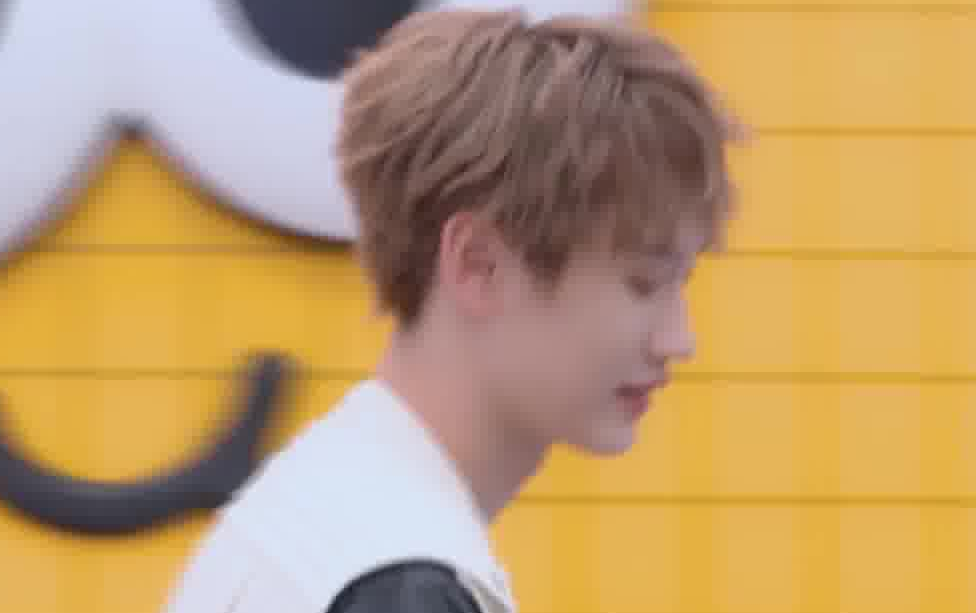 李雪琴:你厉害吗?AK:超弱!菜鸭还是菜鸭