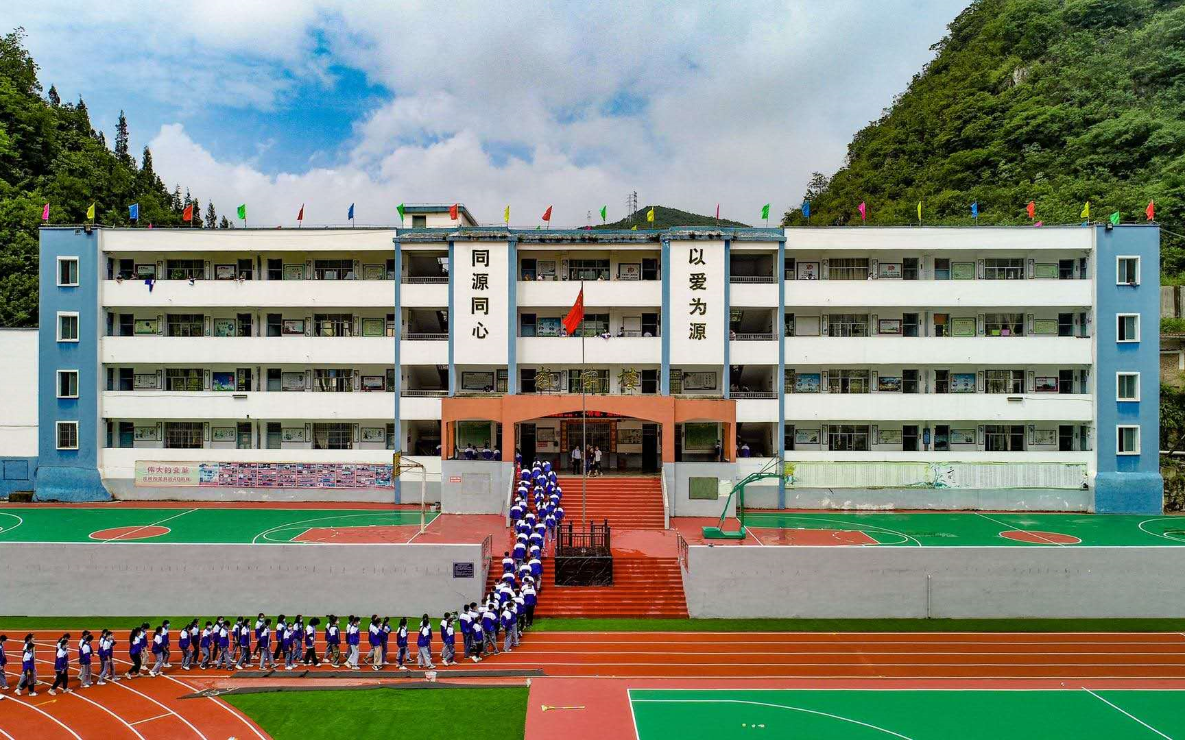 黔西南州同源中学宣传片