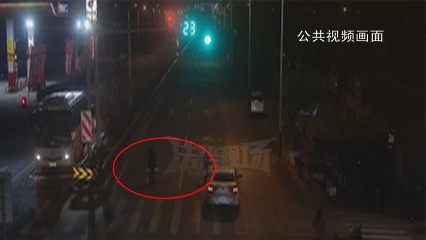 行人闯红灯被撞 交警判定负主责