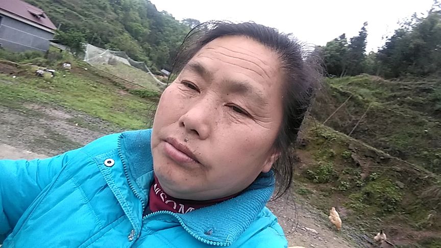 农村华姐一年养一百多只鸡鸭鹅不吃稻谷,它们是怎么长大的呢?