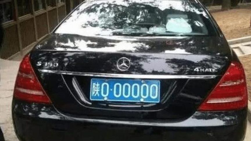 车牌上有这2个字母,给多少钱都别买,比“88888”还牛,涨见识了