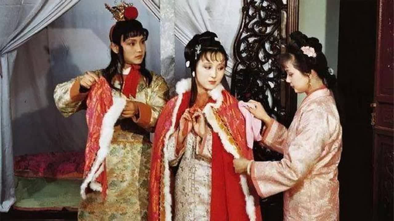 林黛玉向来嘴上不饶人,爱打趣人,为何却不敢挑薛宝钗的短处呢?