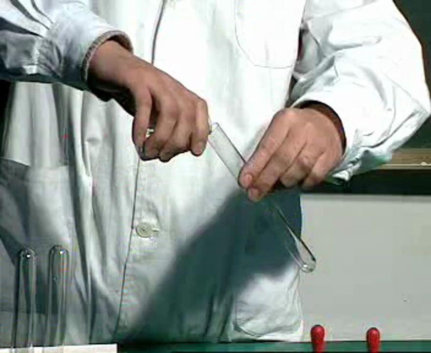 古早模糊的化学教学视频-卤素单质间的置换反应