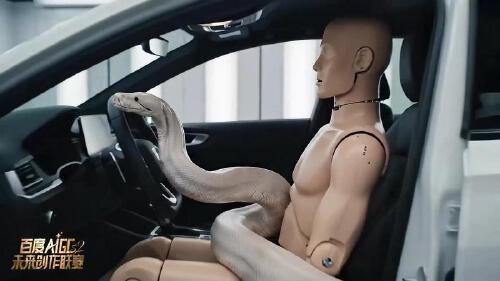 活体安全带惊魂测试:假人怀里的生命最后防线!