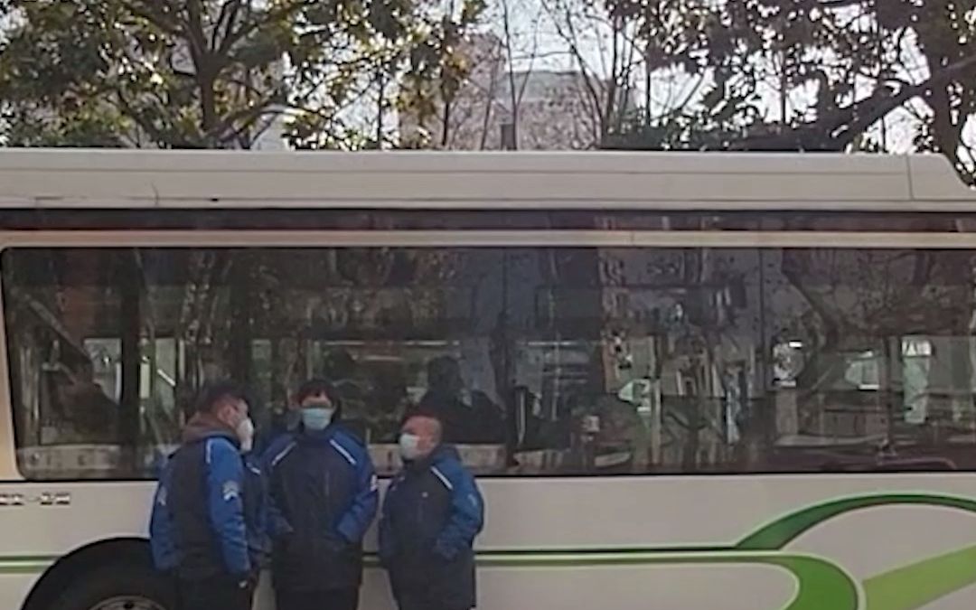 ...了 15路“青年车”!上海最后一辆青年电车退役,全面启用新款无轨电车