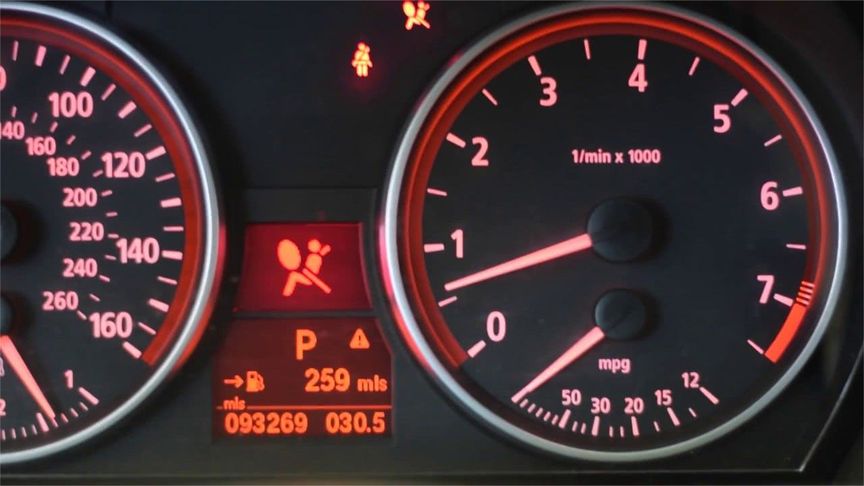 气囊灯亮了是怎么回事?可以找个电脑消掉吗?