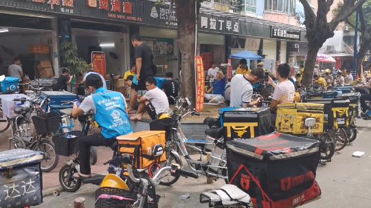 美团 饿了么 众包骑手发家致富的地方 月入100000元的地方