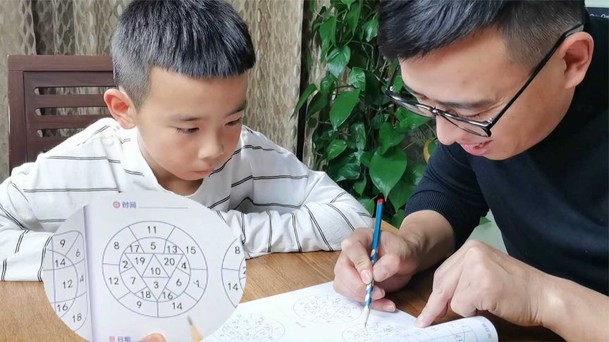 孩子专注力不好,舒尔特方格是很好用的训练,还能玩出很多乐趣